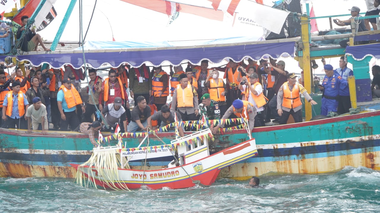 Tradisi Lomban di Jepara Dimeriahkan Ratusan Kapal Nelayan - Daily ...